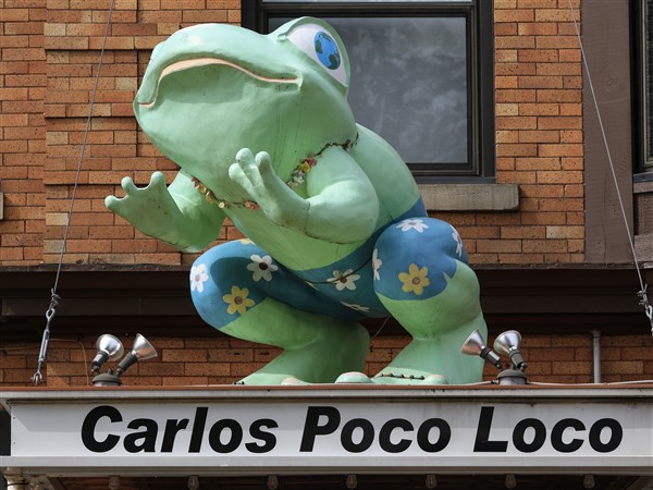 Frog Around Town: Carlos Poco Loco's fiberglass frog still reigns over ...