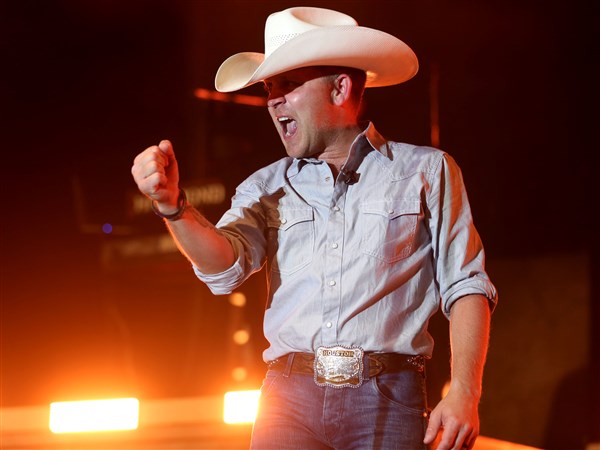 Country singer Justin Moore to perform at the Stranahan in November ...