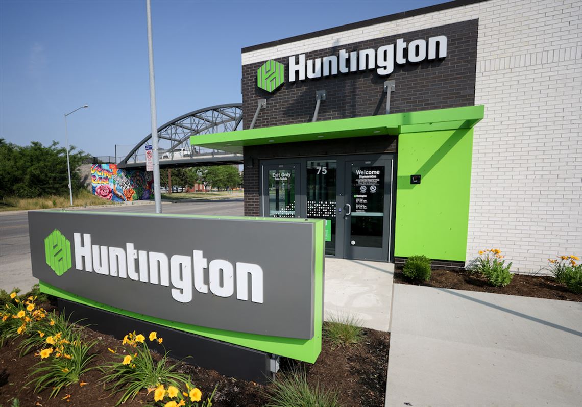 Huntington Bank Residents React To New Huntington Bank Closing In