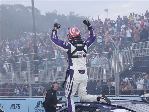 Shane van Gisbergen wins his NASCAR Cup Series debut in series' 1st ...