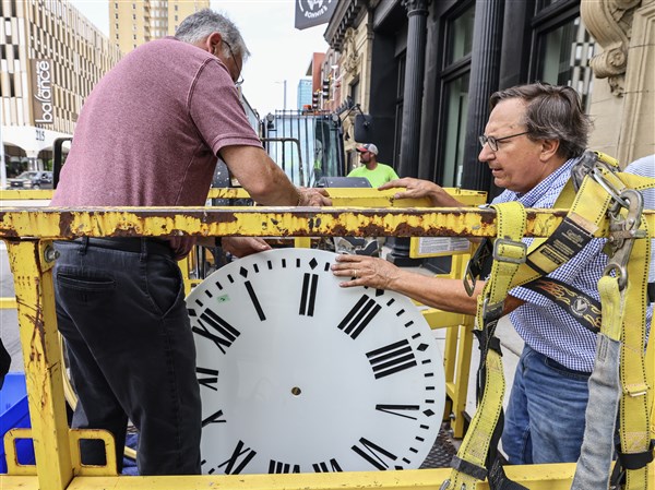 Toledoans share timeless tale of the Summit Street clock | The Blade