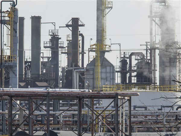Toledo refinery says project could produce smell for neighbors | The Blade