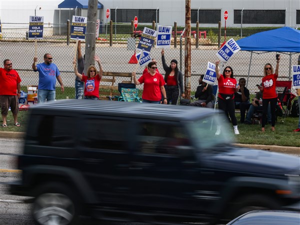 Rep. Kaptur visits picket line, Stellantis releases latest contract ...