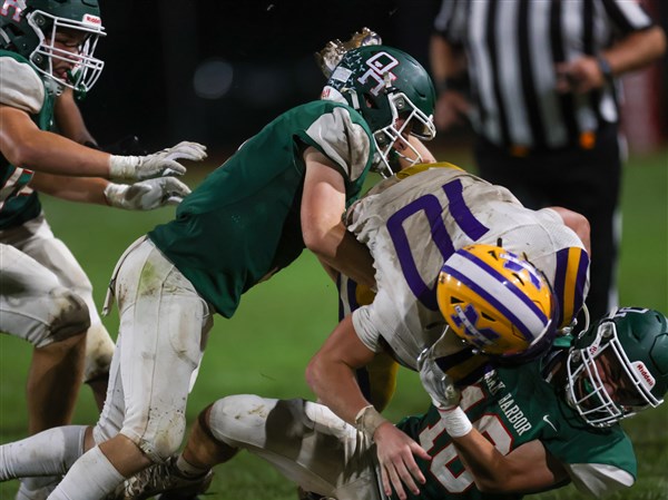 Rockets' red light: Oak Harbor football defense halting opponents | The ...