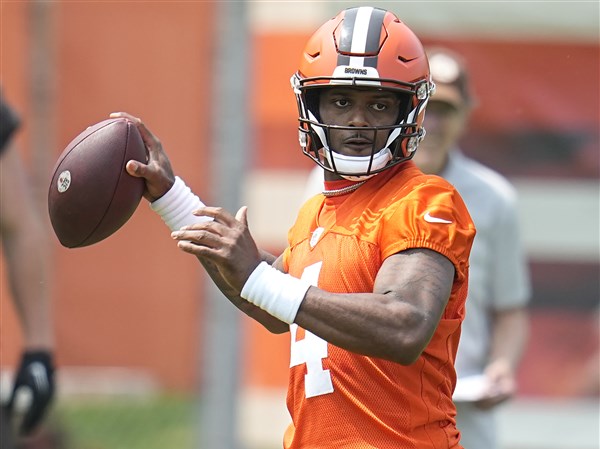 Browns QB Watson practicing after missing 2 games with a shoulder ...