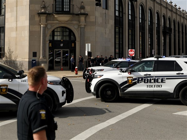 Video Police Shoot Man In Downtown Toledo The Blade