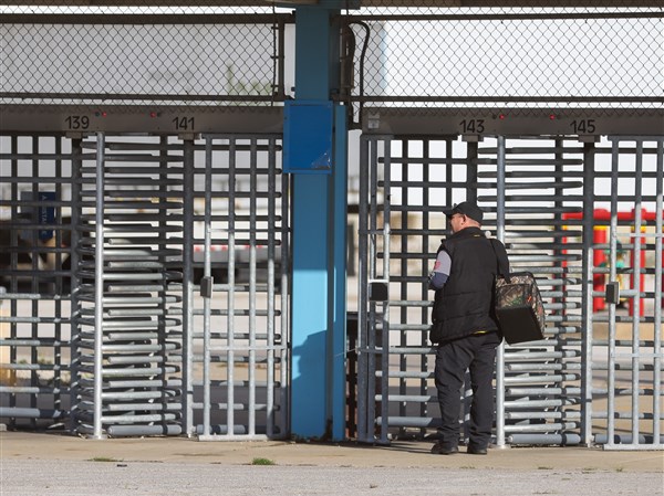 UAW-Stellantis tentative agreement includes hundreds of new jobs for ...