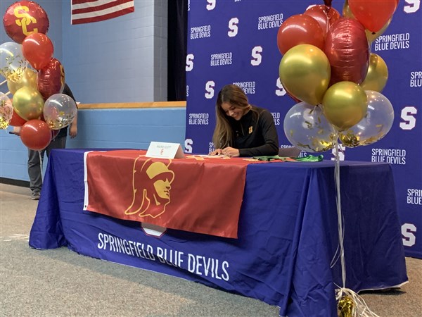 Springfield track star Maira Scott signs with USC | The Blade