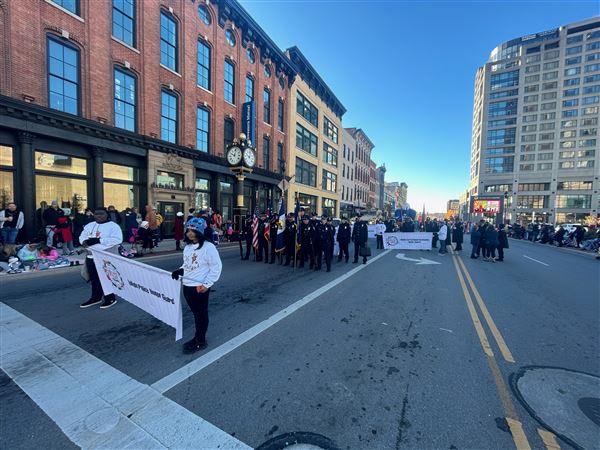 The Blade’s 36th annual Holiday Parade under way - Toledo news - NewsLocker