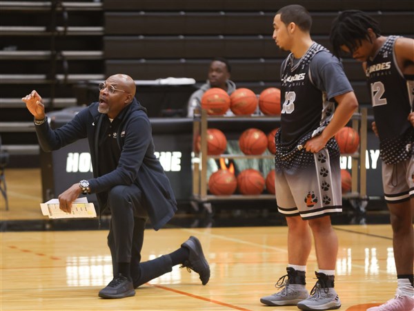 Lourdes men's basketball coach Dennis Hopson wins national honor | The ...
