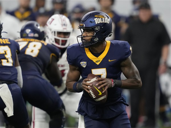 Toledo quarterback Finn, offensive lineman Sciury to enter transfer ...