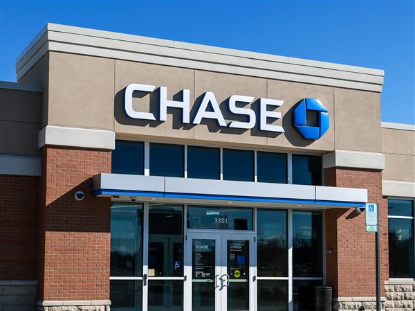 Chasing customers: JPMorgan Chase opening bank branches against ...