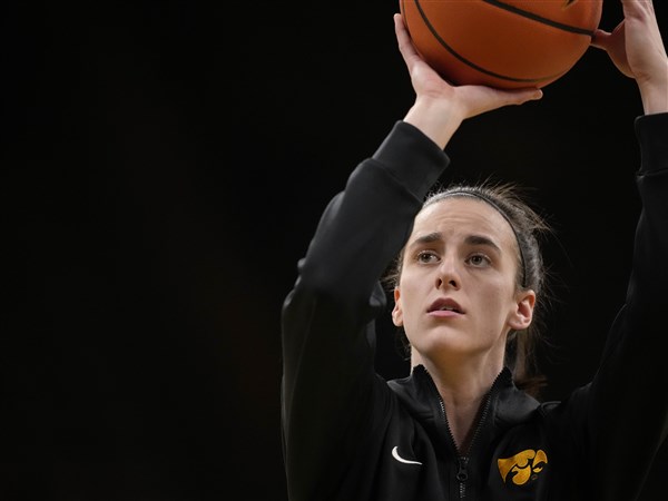 Caitlin Clark breaks NCAA women's career scoring record with 35-foot 3 ...