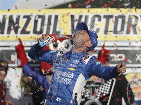 Larson again wins at Las Vegas to keep Chevrolet undefeated on NASCAR ...