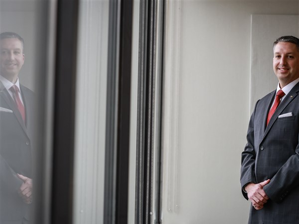 Promises kept: new KeyBank chief Dan Dower carves out time for branches ...