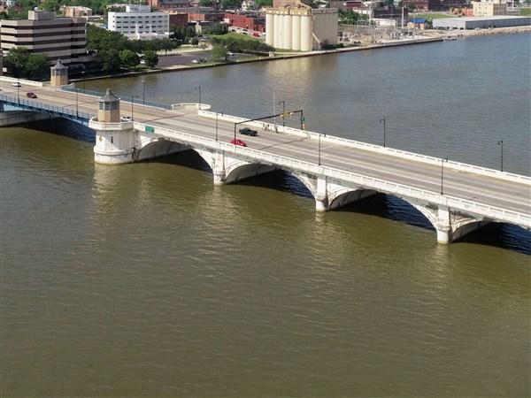 Toledo to spend $4.2M to install lights on MLK Bridge | The Blade