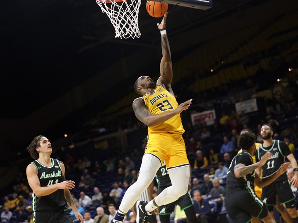 Former Toledo basketball player Cochran signs with Oregon State, then ...