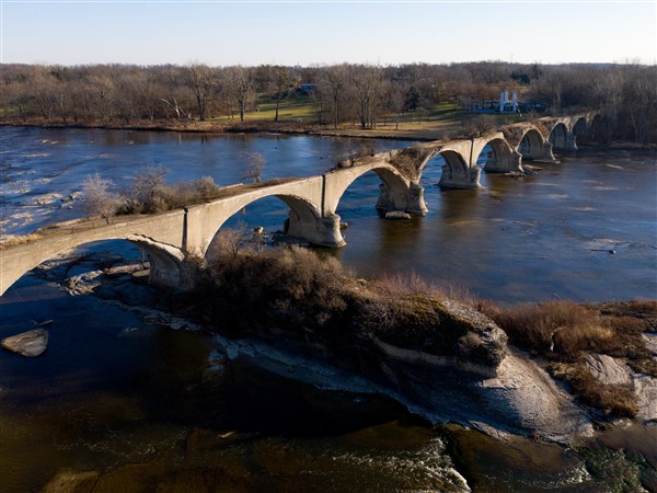 Crumbling bridge's demolition proceeds toward 2025 target, ODOT says ...