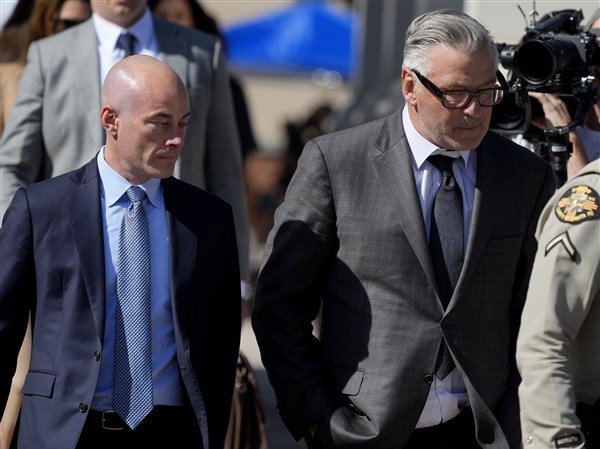 Alec Baldwin's involuntary manslaughter trial starts with witnesses recalling chaotic set ...