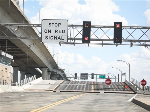 Craig Memorial Bridge closed after driver breaks warning gates | The Blade