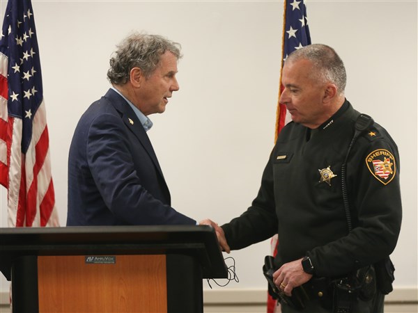 Republican Wood County sheriff features in Brown re-election ad | The Blade