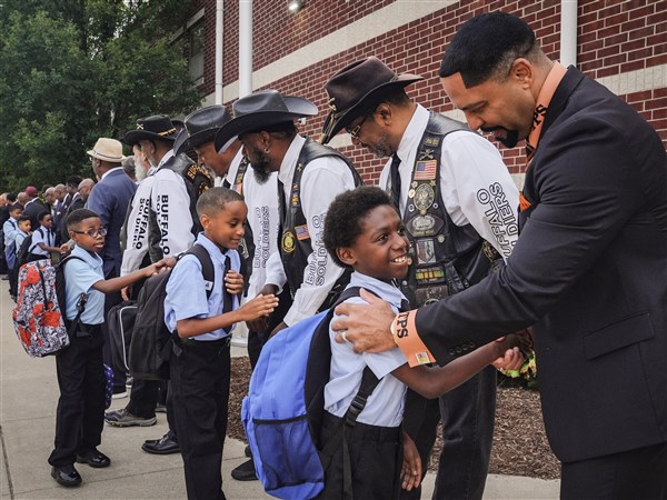 Photo gallery: Students greeted on first day of school | The Blade