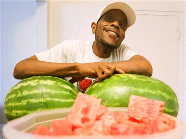Bobby Smith's watermelon-eating challenge joined by thousands | The Blade