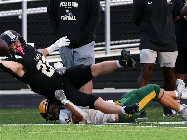 Perrysburg football defense dominates in victory over Clay | The Blade