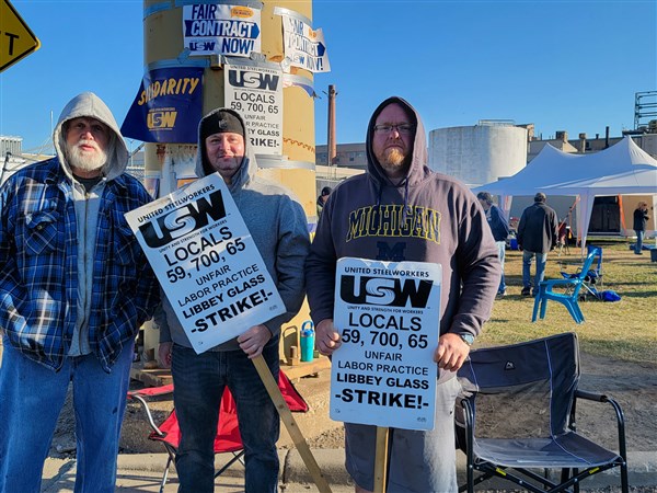 Picketers determined as Libbey Glass strike enters third week | The Blade