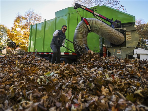 City leaf collection season winding down | The Blade