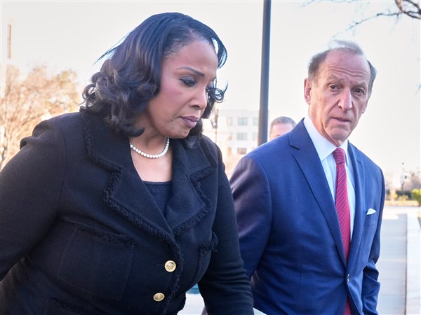 Supreme Court seems inclined to keep Lisa Cook on Fed board despite ...