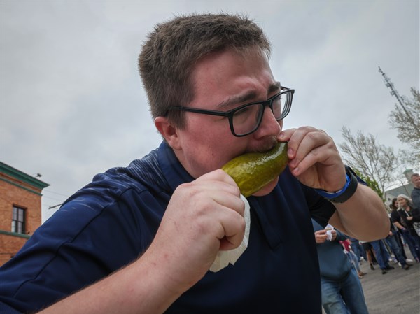 Pickle lovers rejoice: Hundreds enjoy inaugural Toledo Pickle Mania ...