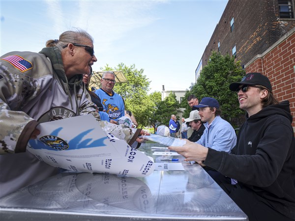 Walleye players, coaches thank supporters during fan celebration event ...