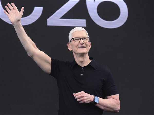 Apple unveils an upgraded Siri voice assistant with new AI features at ...